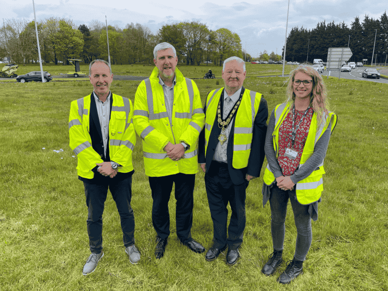 Infrastructure Minister backs No Mow May to promote biodiversity ...