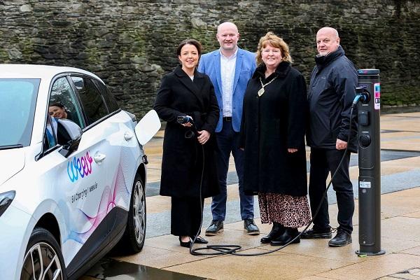Minister Kimmins and Deputy Mayor welcome awarding of EV charge point ...