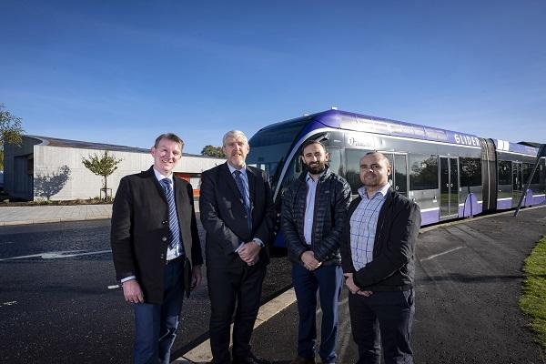 Cuireann O’Dowd fáilte roimh thabhairt isteach fuaime Gaeilge ar na seirbhísí Glider in Iarthar ...